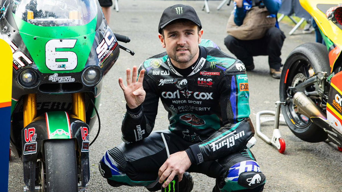 Michael Dunlop wins top prize at Irish Motorbike Awards | Crash.net