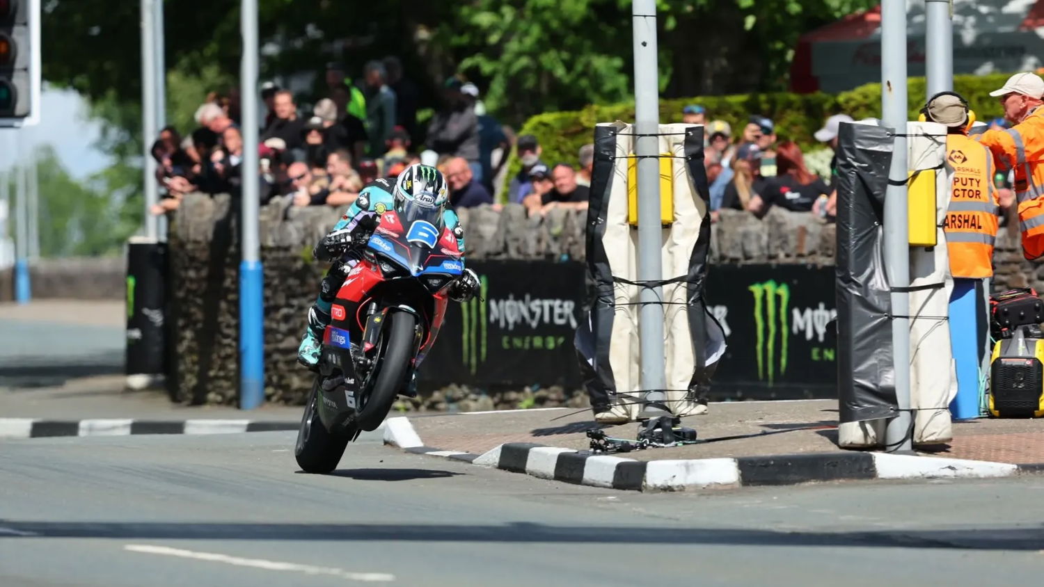 2025 Isle of Man TT: Michael Dunlop takes 30th career win in Supersport ...