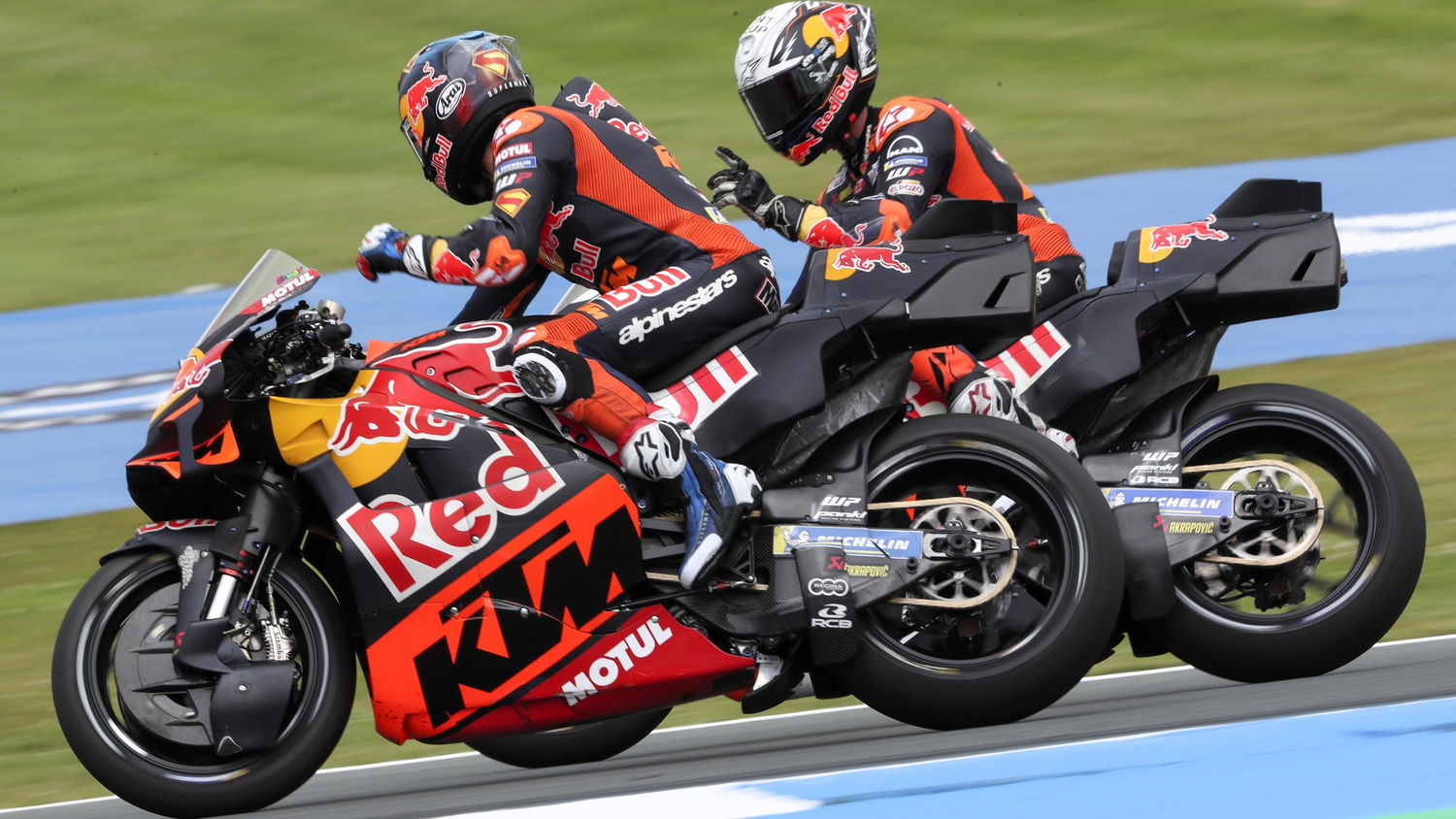 Pedro Acosta changes riding style, Maverick Vinales “following what the ...