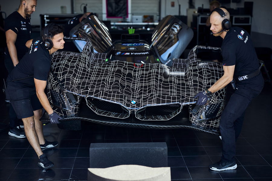 BMW reveals updated LMDh prototype for 2026 WEC, IMSA seasons | Crash.net