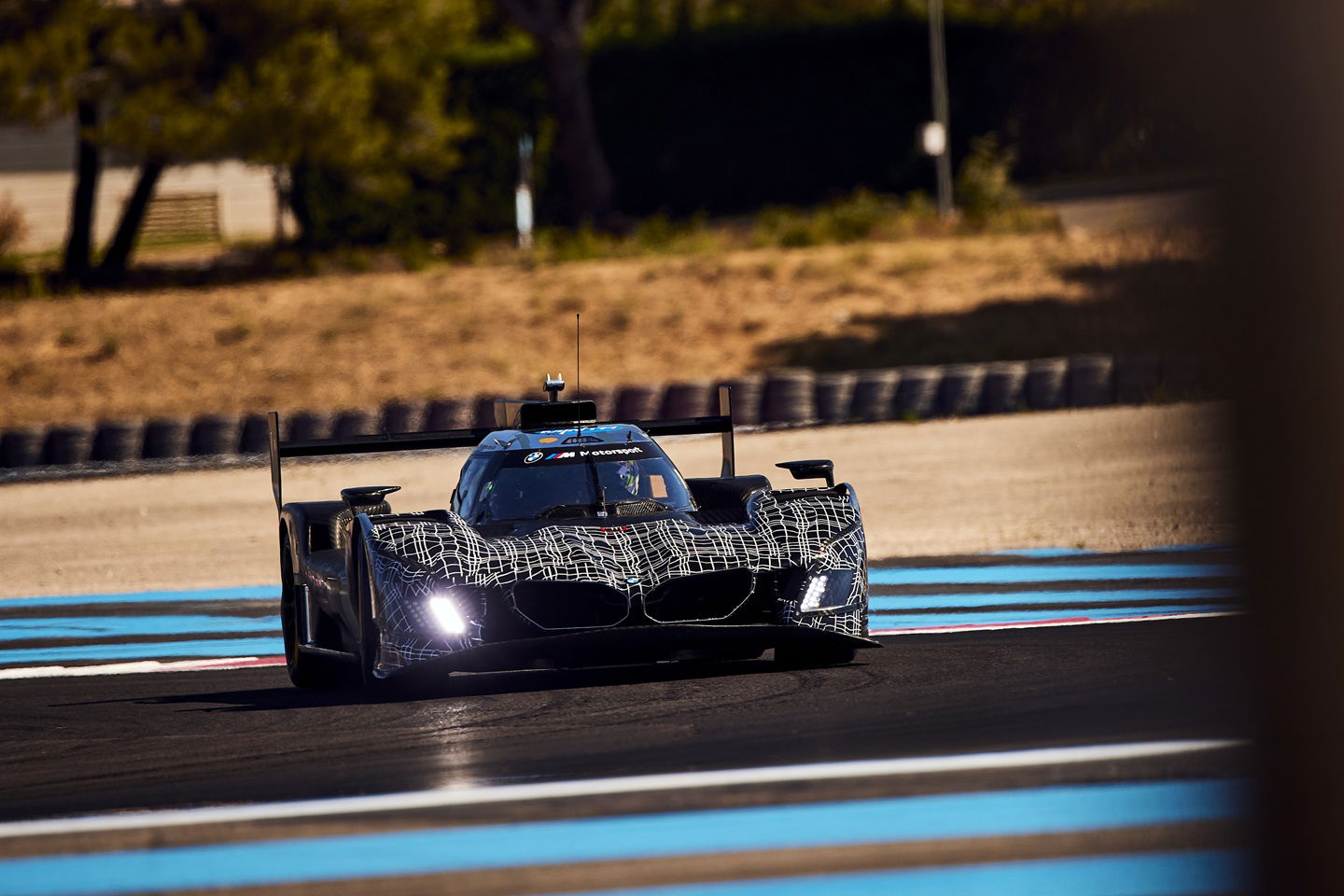 BMW reveals updated LMDh prototype for 2026 WEC, IMSA seasons | Crash.net