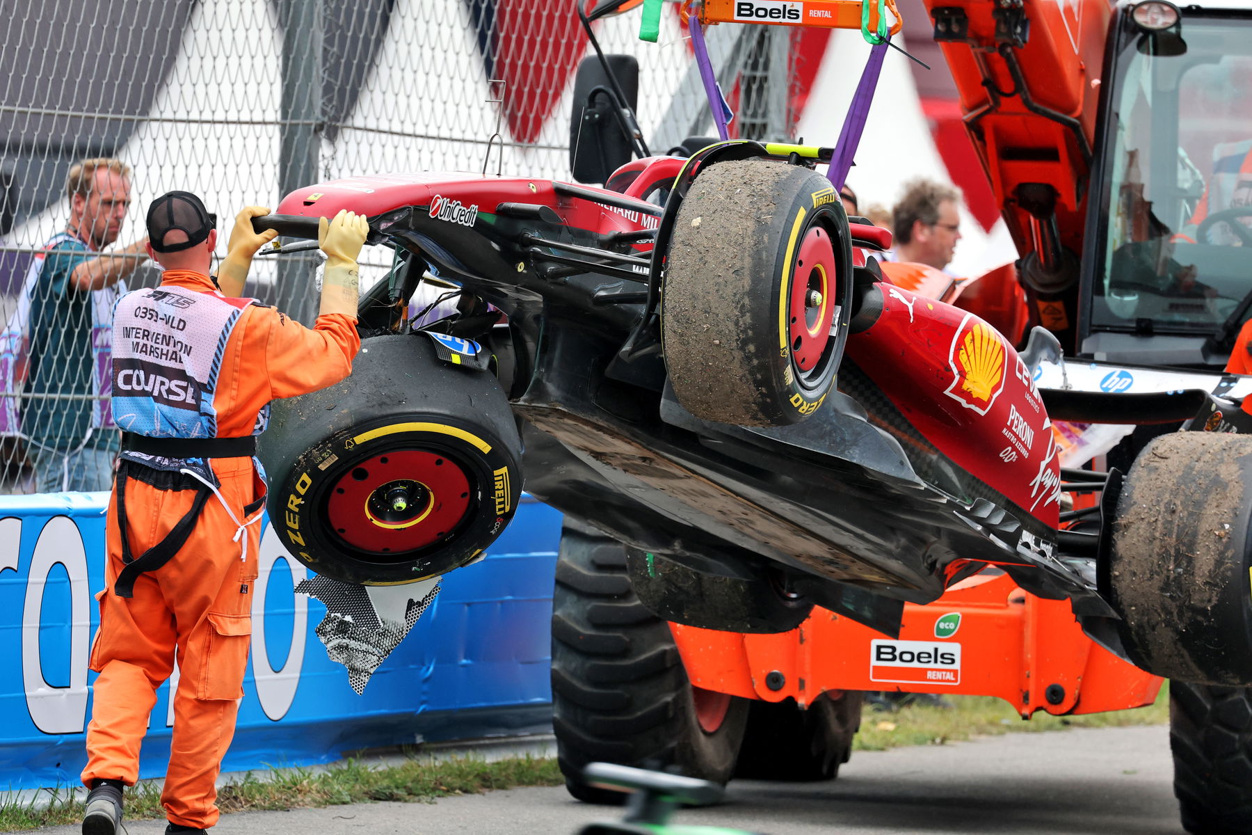 Lewis Hamilton nightmare worsens as he crashes out of F1 Dutch Grand ...