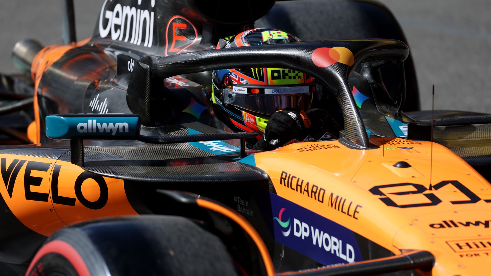 Oscar Piastri crashes out of Azerbaijan GP in huge F1 title blow ...